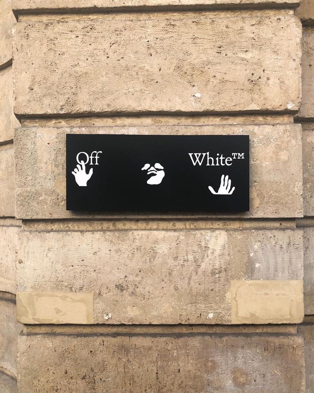 Off-White potrebbe essere intenzionato a cambiare il proprio logo | Outpump