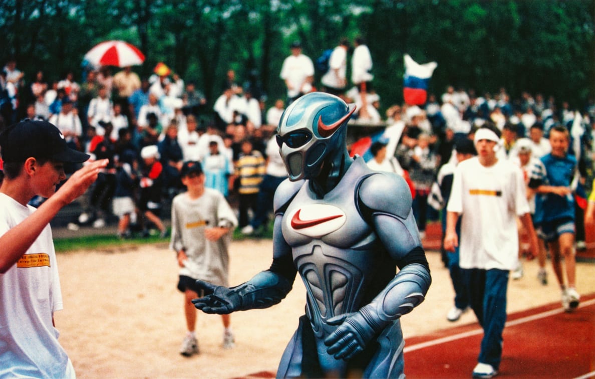 Swoosh Superhero: la storia dietro il supereroe di Nike | Outpump