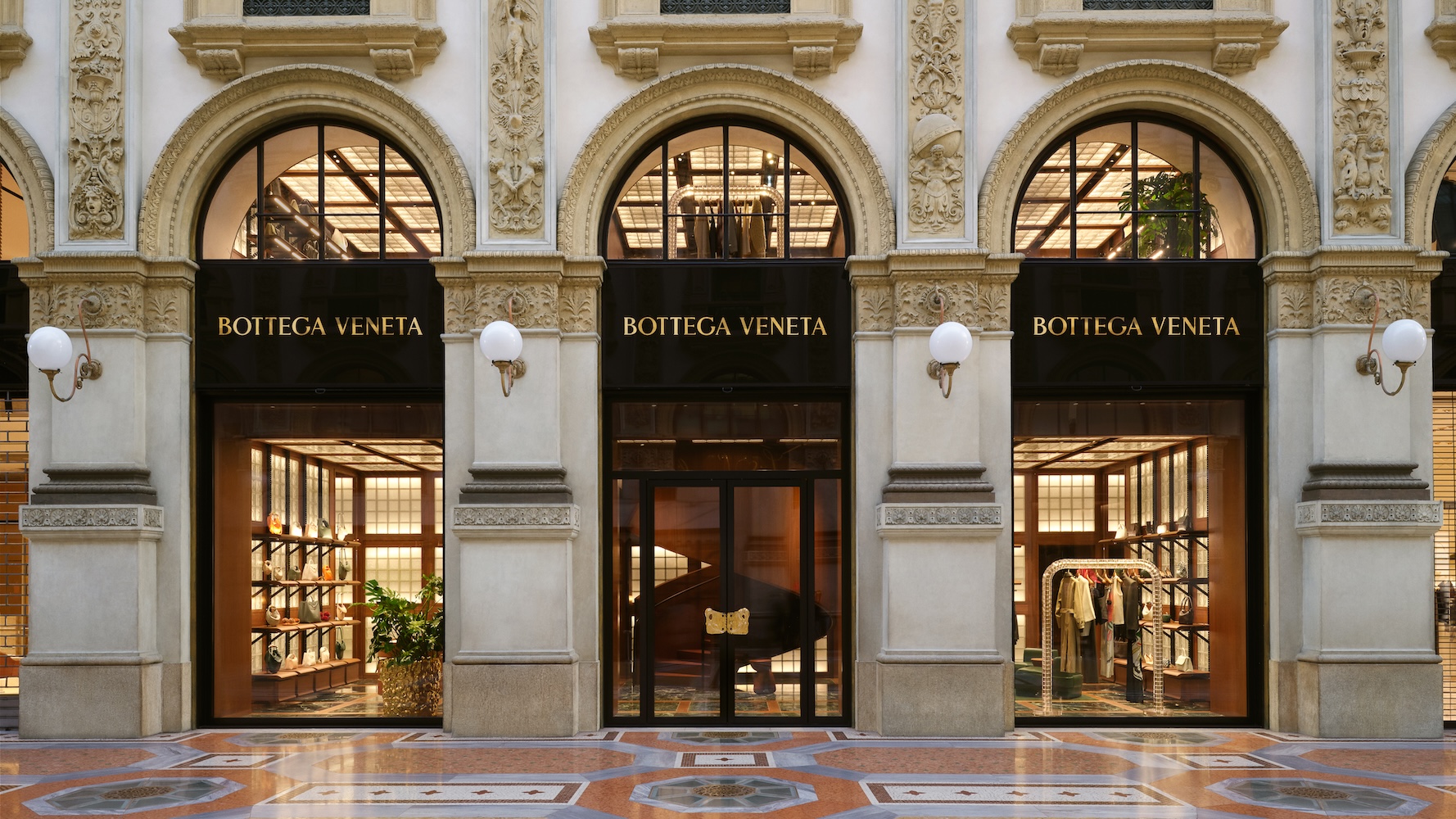 Bottega Veneta apre in Galleria Vittorio Emanuele II a Milano | Outpump